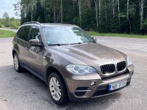 Brūns BMW X5 2011 Rīga, ar dzinēja tilpumu 3.00 L un nobraukumu 267 tūkst. km par 8600 €, foto  vietnē AUTOMOTO.COM.LV