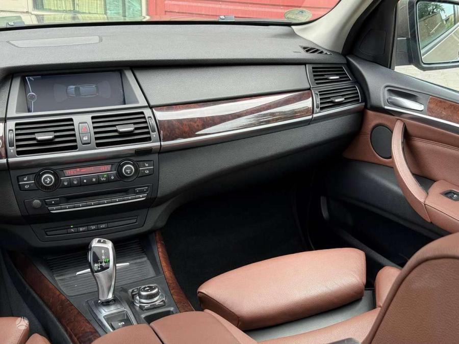 Brown BMW X5 2011 in Klaipeda, with an engine capacity of 2.99 L and mileage of 248 thousand km for 11400 €, photo 22 on AUTOMOTO.COM.LV