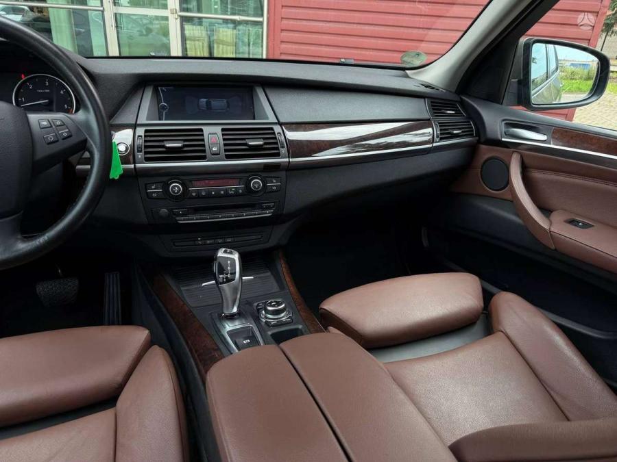 Brown BMW X5 2011 in Klaipeda, with an engine capacity of 2.99 L and mileage of 248 thousand km for 11400 €, photo 24 on AUTOMOTO.COM.LV