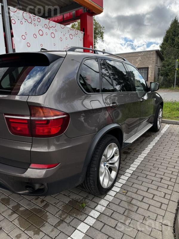 Brūns BMW X5 2011 Rīga, ar dzinēja tilpumu 3.00 L un nobraukumu 286 tūkst. km par 11400 €, foto 5 vietnē AUTOMOTO.COM.LV
