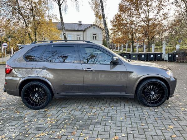 Brown BMW X5 2012 in Siauliai, with an engine capacity of 3.00 L and mileage of 316 thousand km for 7000 €, photo 5 on AUTOMOTO.COM.LV