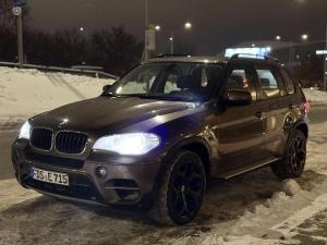 Brūns BMW X5 2012 Viļņa, ar dzinēja tilpumu 2.99 L un nobraukumu 308 tūkst. km par 7600 €, foto  vietnē AUTOMOTO.COM.LV