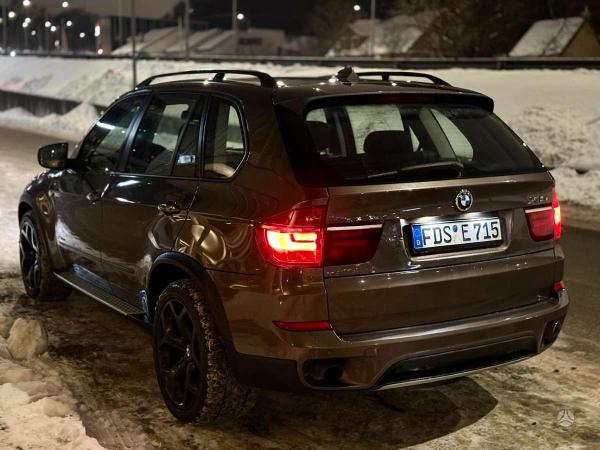 Brūns BMW X5 2012 Viļņa, ar dzinēja tilpumu 2.99 L un nobraukumu 308 tūkst. km par 7600 €, foto 3 vietnē AUTOMOTO.COM.LV