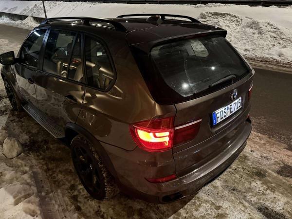 Brūns BMW X5 2012 Viļņa, ar dzinēja tilpumu 2.99 L un nobraukumu 308 tūkst. km par 7600 €, foto 8 vietnē AUTOMOTO.COM.LV