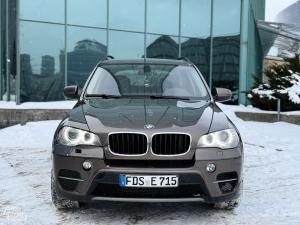 Brown BMW X5 2012 in Vilnius, with an engine capacity of 3.00 L and mileage of 300 thousand km for 6999 €, photo 2 on AUTOMOTO.COM.LV