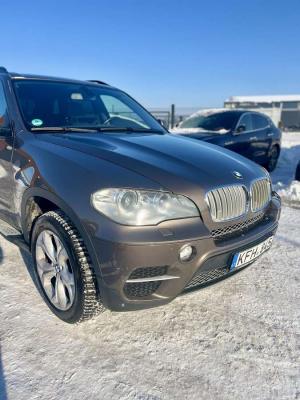 Brown BMW X5 2012 in Kaunas, with an engine capacity of 2.99 L and mileage of 300 thousand km for 10799 €, photo 4 on AUTOMOTO.COM.LV