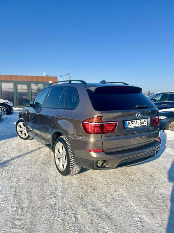 Brūns BMW X5 2012 Kauņa, ar dzinēja tilpumu 2.99 L un nobraukumu 300 tūkst. km par 10799 €, foto 5 vietnē AUTOMOTO.COM.LV