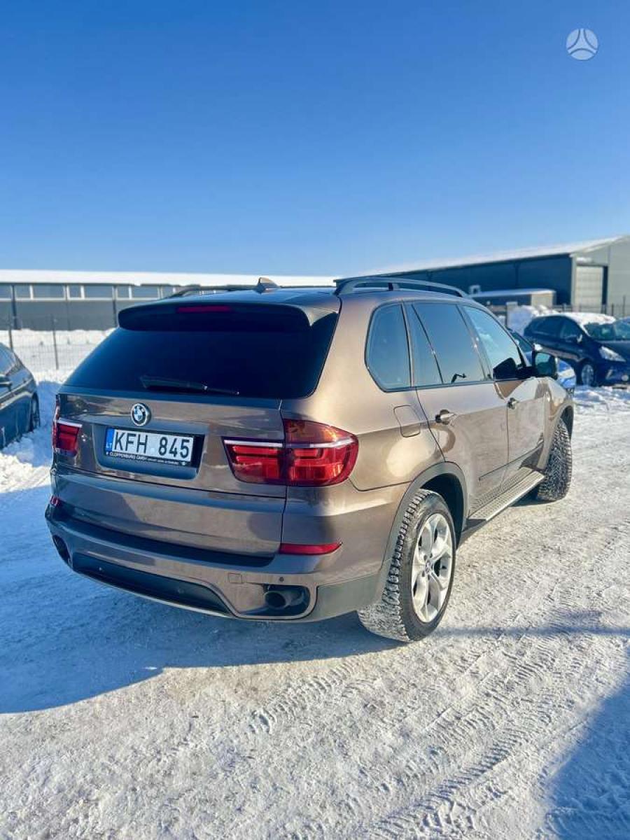 Brown BMW X5 2012 in Kaunas, with an engine capacity of 2.99 L and mileage of 300 thousand km for 10799 €, photo 7 on AUTOMOTO.COM.LV