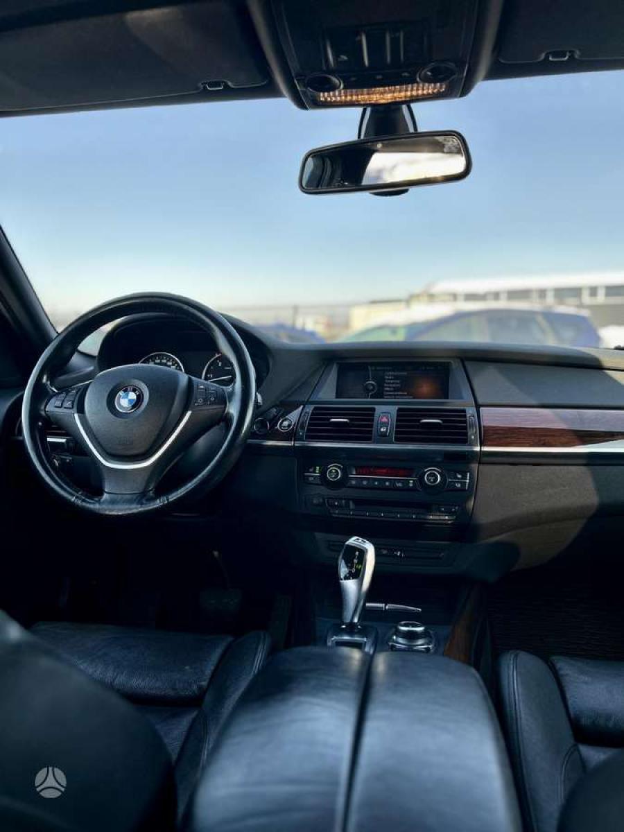 Brown BMW X5 2012 in Kaunas, with an engine capacity of 2.99 L and mileage of 300 thousand km for 10799 €, photo 16 on AUTOMOTO.COM.LV