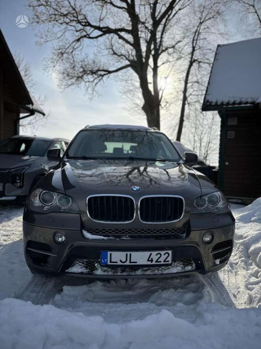 Brown BMW X5 2012 in Vievis, with an engine capacity of 3.50 L and mileage of 170 thousand km for 12500 €, photo 1 on AUTOMOTO.COM.LV