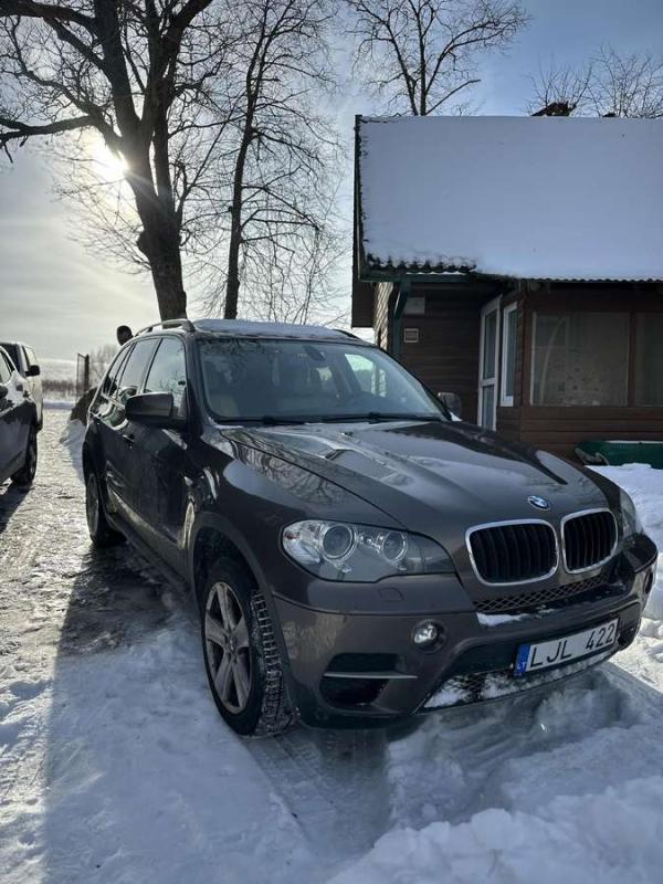 Brown BMW X5 2012 in Vievis, with an engine capacity of 3.50 L and mileage of 170 thousand km for 12500 €, photo 2 on AUTOMOTO.COM.LV