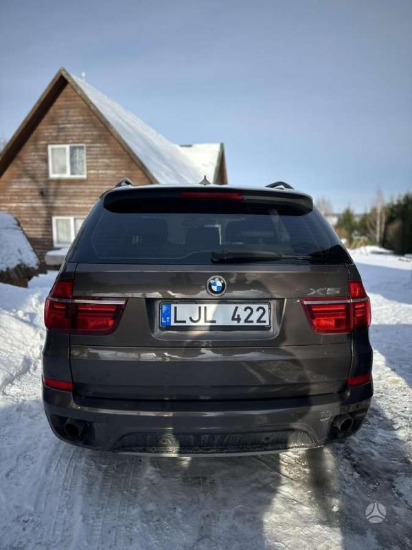 Brown BMW X5 2012 in Vievis, with an engine capacity of 3.50 L and mileage of 170 thousand km for 12500 €, photo 3 on AUTOMOTO.COM.LV