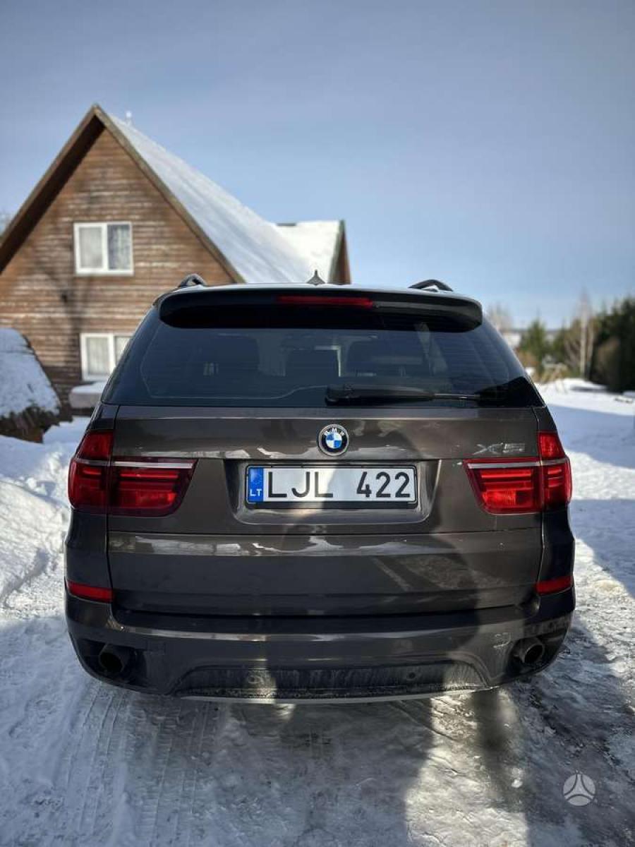 Brown BMW X5 2012 in Vievis, with an engine capacity of 3.50 L and mileage of 170 thousand km for 12500 €, photo 3 on AUTOMOTO.COM.LV