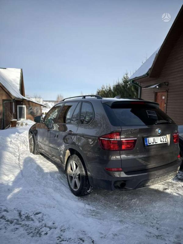 Brown BMW X5 2012 in Vievis, with an engine capacity of 3.50 L and mileage of 170 thousand km for 12500 €, photo 4 on AUTOMOTO.COM.LV