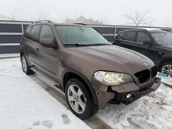 Brown BMW X5 2012 in Marijampole, with an engine capacity of 2.99 L and mileage of 337 thousand km for 5550 €, photo 1 on AUTOMOTO.COM.LV
