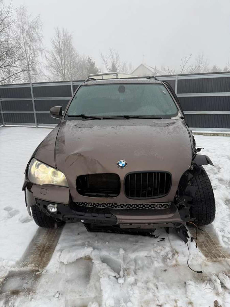 Brown BMW X5 2012 in Marijampole, with an engine capacity of 2.99 L and mileage of 337 thousand km for 5550 €, photo 4 on AUTOMOTO.COM.LV