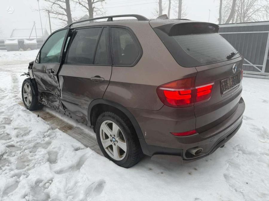 Brown BMW X5 2012 in Marijampole, with an engine capacity of 2.99 L and mileage of 337 thousand km for 5550 €, photo 7 on AUTOMOTO.COM.LV