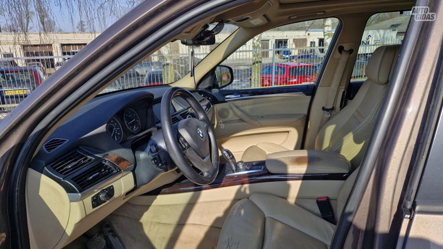 Brūns BMW X5 2012 Marijampole, ar dzinēja tilpumu 3.00 L un nobraukumu 310 tūkst. km par 9300 €, foto 12 vietnē AUTOMOTO.COM.LV