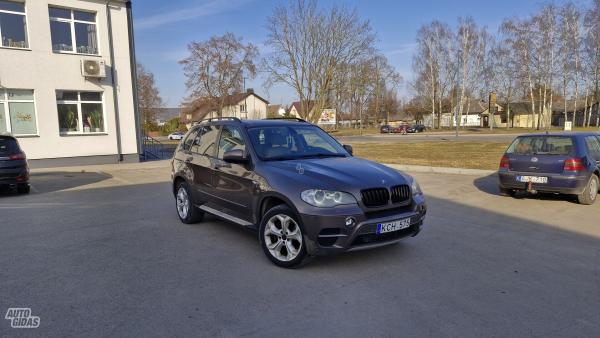 Brown BMW X5 2012 in Marijampole, with an engine capacity of 3.00 L and mileage of 310 thousand km for 10000 €, photo 1 on AUTOMOTO.COM.LV