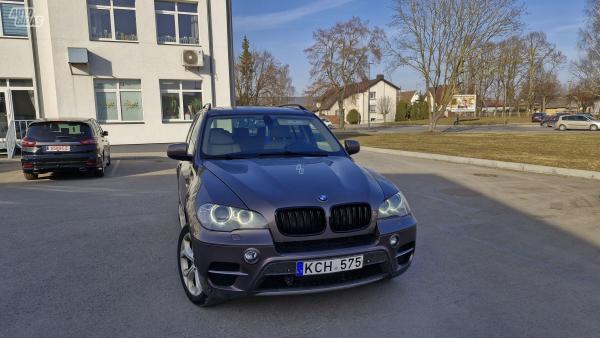 Brown BMW X5 2012 in Marijampole, with an engine capacity of 3.00 L and mileage of 310 thousand km for 10000 €, photo 2 on AUTOMOTO.COM.LV