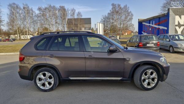 Brūns BMW X5 2012 Marijampole, ar dzinēja tilpumu 3.00 L un nobraukumu 310 tūkst. km par 9300 €, foto 4 vietnē AUTOMOTO.COM.LV