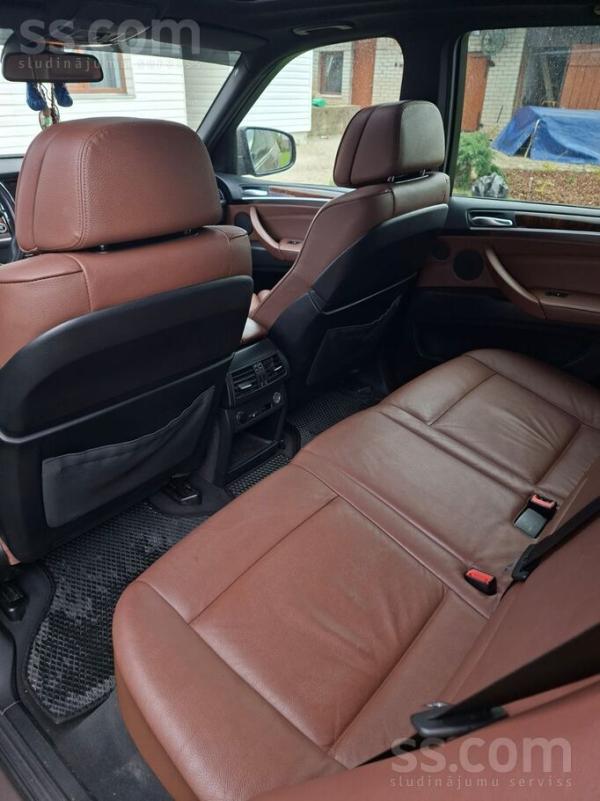Brown BMW X5 2012 in Jekabpils, with an engine capacity of 3.00 L and mileage of 198 thousand km for 15000 €, photo 7 on AUTOMOTO.COM.LV
