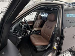 Brown BMW X5 2012 in Vilnius, with an engine capacity of 2.99 L and mileage of 301 thousand km for 9800 €, photo 25 on AUTOMOTO.COM.LV