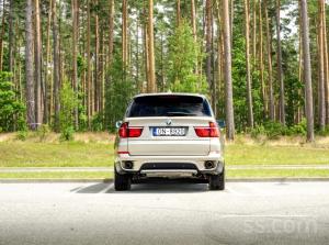 Brown BMW X5 2012 in Riga, with an engine capacity of 3.00 L and mileage of 233 thousand km for 11490 €, photo 7 on AUTOMOTO.COM.LV