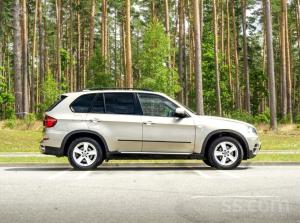 Brown BMW X5 2012 in Riga, with an engine capacity of 3.00 L and mileage of 233 thousand km for 11490 €, photo 9 on AUTOMOTO.COM.LV