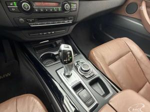 Brūns BMW X5 2012 Viļņa, ar dzinēja tilpumu 2.99 L un nobraukumu 301 tūkst. km par 9100 €, foto 30 vietnē AUTOMOTO.COM.LV