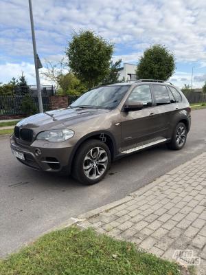 Brown BMW X5 2012 in Vilnius, with an engine capacity of 3.00 L and mileage of 227 thousand km for 9000 €, photo  on AUTOMOTO.COM.LV