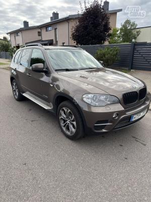 Brown BMW X5 2012 in Vilnius, with an engine capacity of 3.00 L and mileage of 227 thousand km for 9000 €, photo 4 on AUTOMOTO.COM.LV