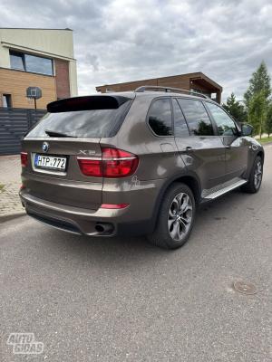 Brown BMW X5 2012 in Vilnius, with an engine capacity of 3.00 L and mileage of 227 thousand km for 9000 €, photo 6 on AUTOMOTO.COM.LV
