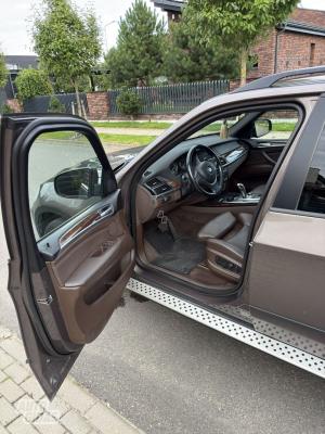 Brown BMW X5 2012 in Vilnius, with an engine capacity of 3.00 L and mileage of 227 thousand km for 9000 €, photo 8 on AUTOMOTO.COM.LV
