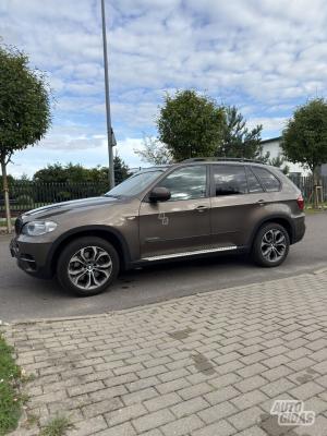 Brown BMW X5 2012 in Vilnius, with an engine capacity of 3.00 L and mileage of 227 thousand km for 9000 €, photo 9 on AUTOMOTO.COM.LV