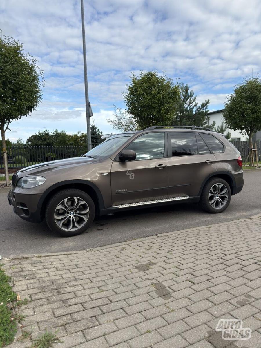 Brown BMW X5 2012 in Vilnius, with an engine capacity of 3.00 L and mileage of 227 thousand km for 9000 €, photo 9 on AUTOMOTO.COM.LV