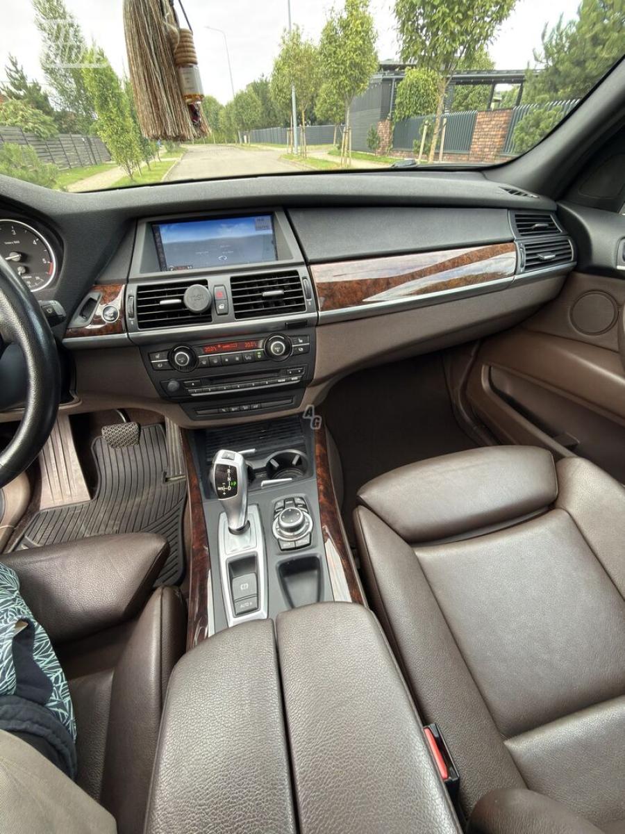 Brown BMW X5 2012 in Vilnius, with an engine capacity of 3.00 L and mileage of 227 thousand km for 9000 €, photo 12 on AUTOMOTO.COM.LV