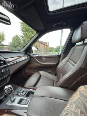 Brown BMW X5 2012 in Vilnius, with an engine capacity of 3.00 L and mileage of 227 thousand km for 9000 €, photo 13 on AUTOMOTO.COM.LV
