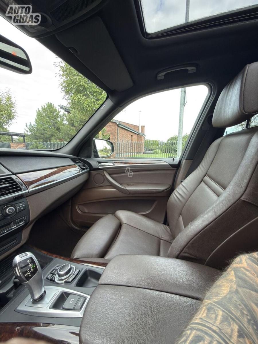 Brown BMW X5 2012 in Vilnius, with an engine capacity of 3.00 L and mileage of 227 thousand km for 9000 €, photo 13 on AUTOMOTO.COM.LV