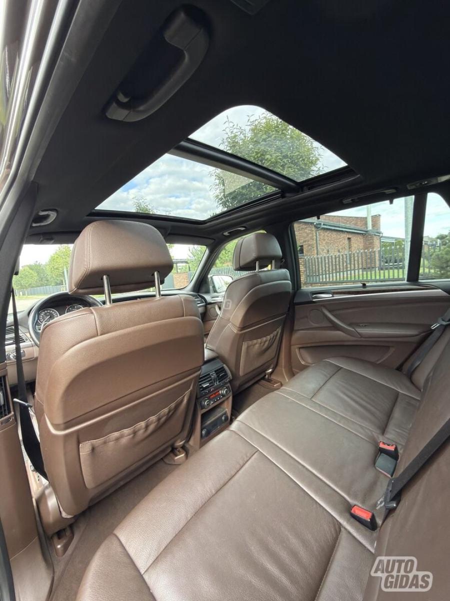 Brown BMW X5 2012 in Vilnius, with an engine capacity of 3.00 L and mileage of 227 thousand km for 9000 €, photo 15 on AUTOMOTO.COM.LV