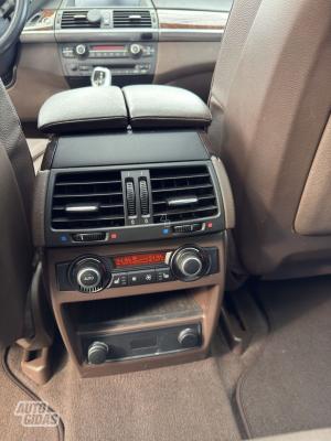 Brown BMW X5 2012 in Vilnius, with an engine capacity of 3.00 L and mileage of 227 thousand km for 9000 €, photo 16 on AUTOMOTO.COM.LV