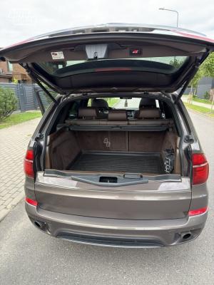 Brown BMW X5 2012 in Vilnius, with an engine capacity of 3.00 L and mileage of 227 thousand km for 9000 €, photo 18 on AUTOMOTO.COM.LV