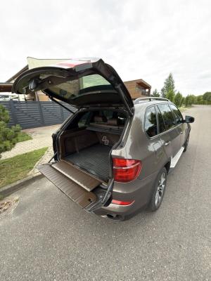 Brown BMW X5 2012 in Vilnius, with an engine capacity of 3.00 L and mileage of 227 thousand km for 9000 €, photo 20 on AUTOMOTO.COM.LV