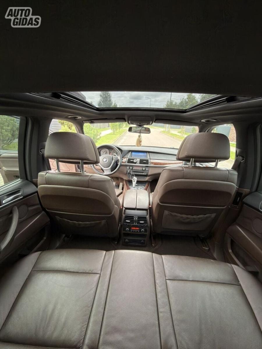 Brown BMW X5 2012 in Vilnius, with an engine capacity of 3.00 L and mileage of 227 thousand km for 9000 €, photo 21 on AUTOMOTO.COM.LV