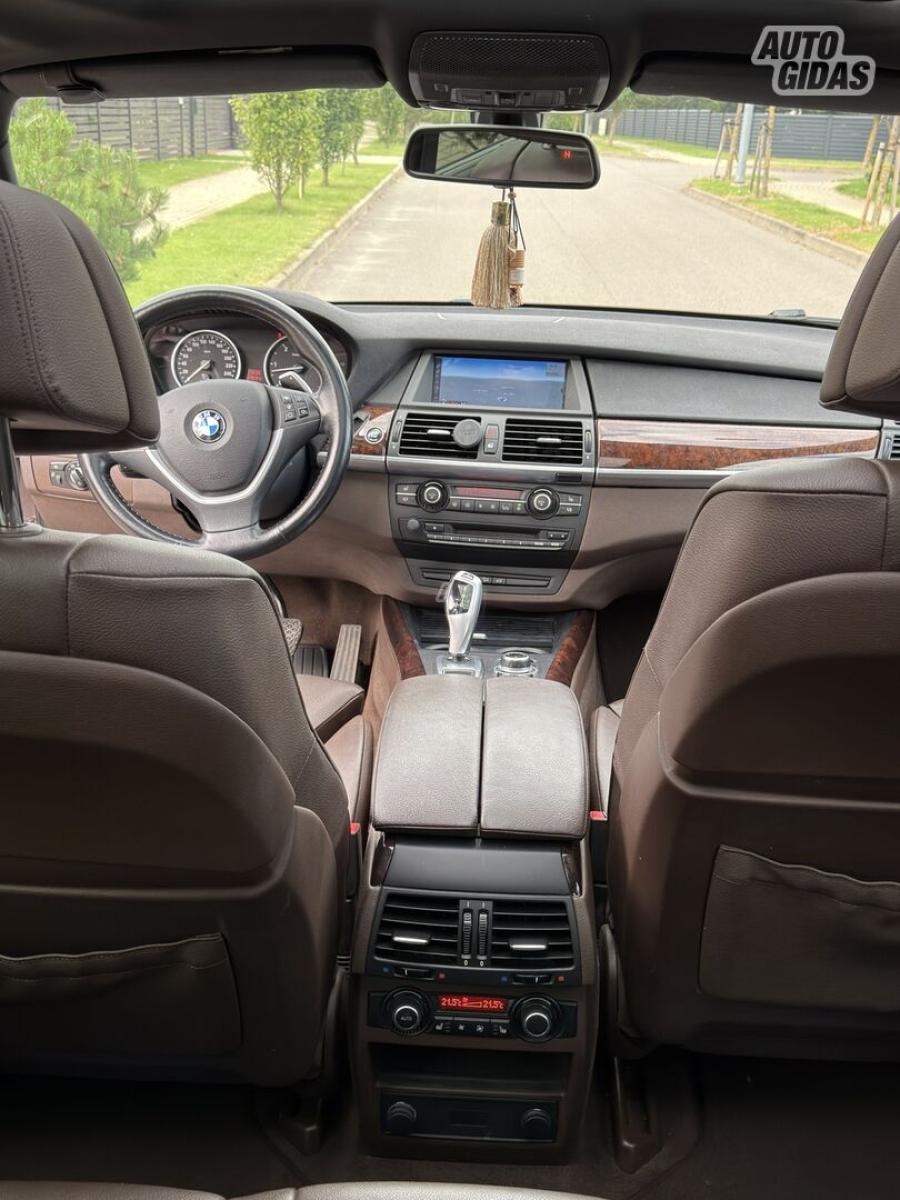 Brown BMW X5 2012 in Vilnius, with an engine capacity of 3.00 L and mileage of 227 thousand km for 9000 €, photo 22 on AUTOMOTO.COM.LV