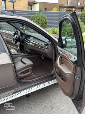 Brown BMW X5 2012 in Vilnius, with an engine capacity of 3.00 L and mileage of 227 thousand km for 9000 €, photo 23 on AUTOMOTO.COM.LV