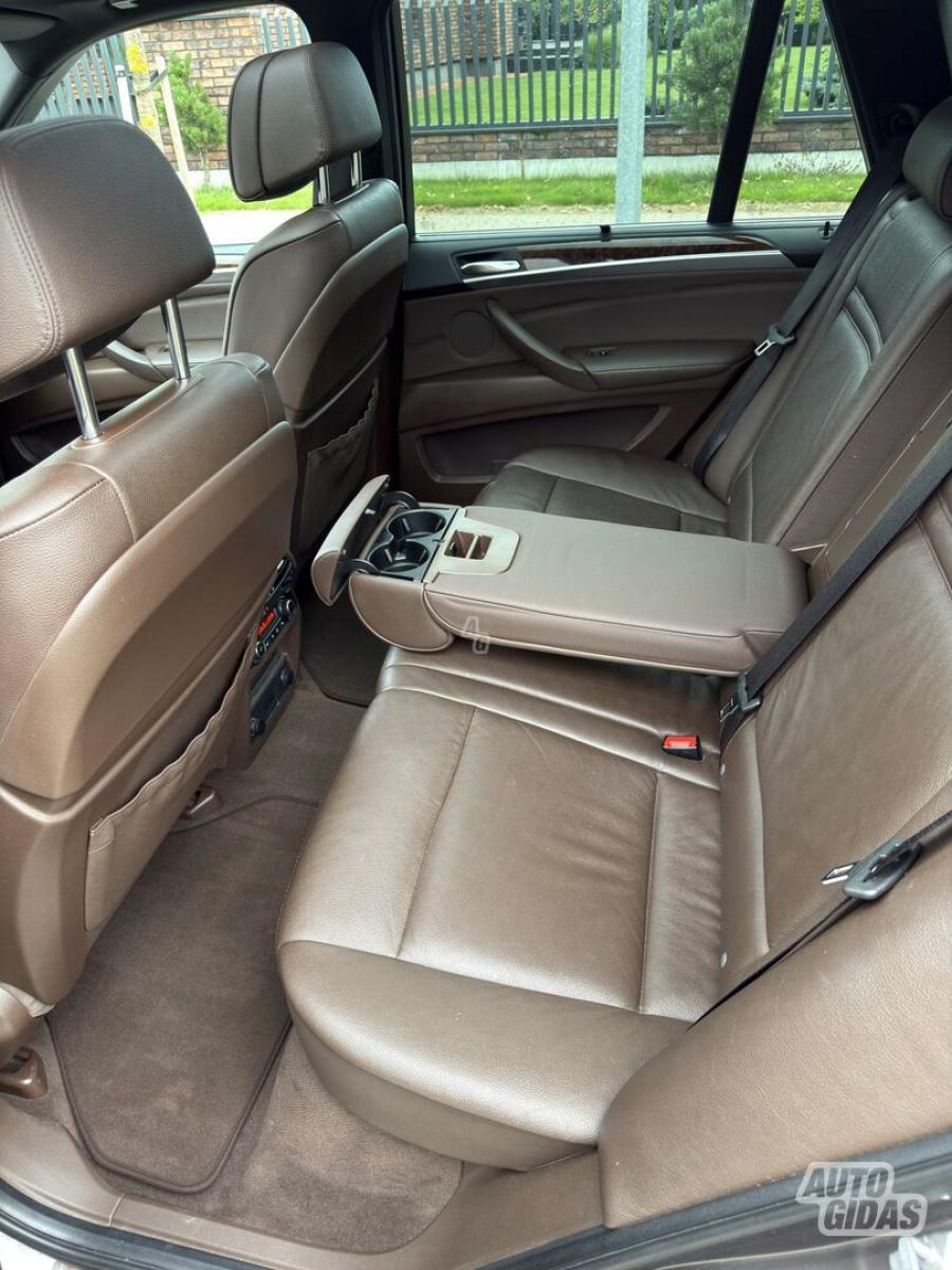 Brown BMW X5 2012 in Vilnius, with an engine capacity of 3.00 L and mileage of 227 thousand km for 9000 €, photo 32 on AUTOMOTO.COM.LV