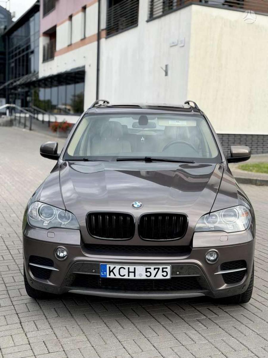 Brown BMW X5 2012 in Vilnius, with an engine capacity of 2.99 L and mileage of 295 thousand km for 8500 €, photo 4 on AUTOMOTO.COM.LV