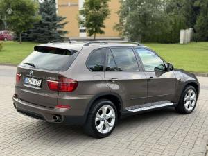 Brown BMW X5 2012 in Vilnius, with an engine capacity of 2.99 L and mileage of 295 thousand km for 8500 €, photo 5 on AUTOMOTO.COM.LV