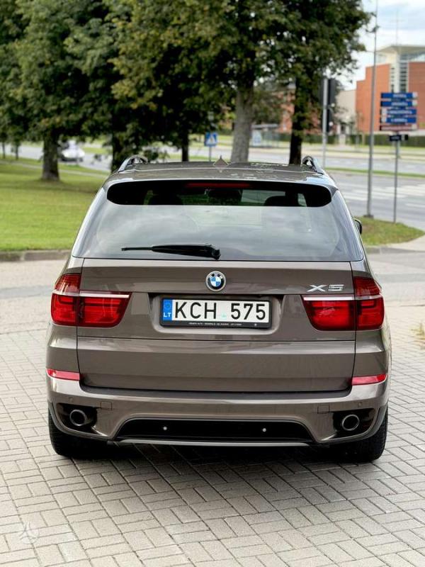 Brūns BMW X5 2012 Viļņa, ar dzinēja tilpumu 2.99 L un nobraukumu 295 tūkst. km par 8500 €, foto 5 vietnē AUTOMOTO.COM.LV